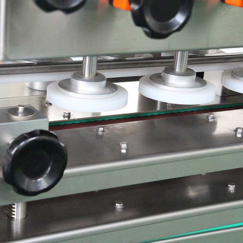 NP-LC Fully Automatic Spindle Capping Machine With Cap Feeding Elevator Spindle Capper